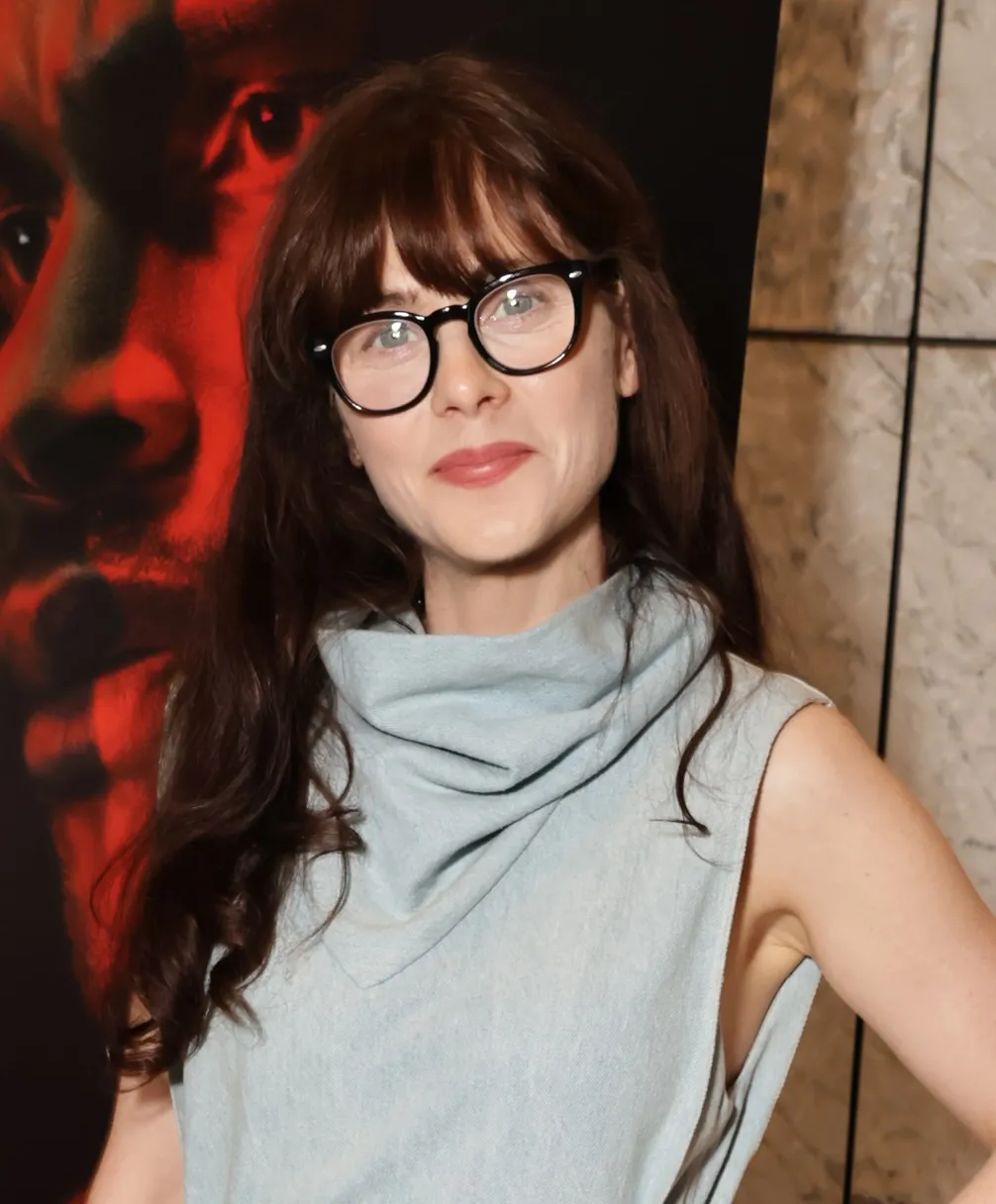 Zooey Deschanel Glasses Steal the Spotlight